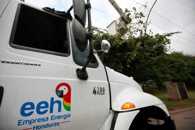 EEH restablece servicio a casi 100 mil clientes, otros 90 mil siguen ...