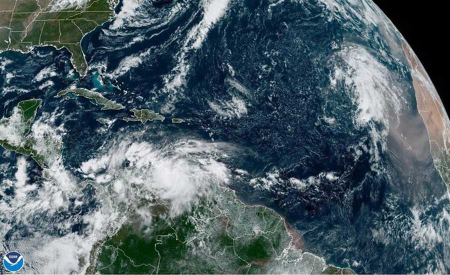 La potencial tormenta tropical Trece cada vez más organizada en el Caribe - Proceso Digital
