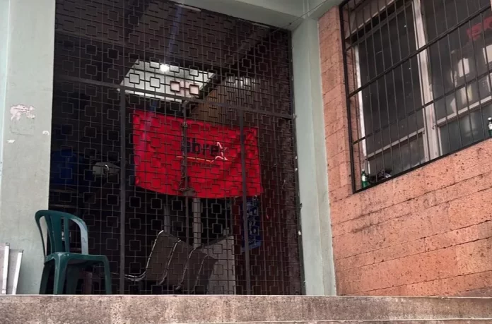 Colectivos de Libre amenazan con mantener toma de Alonso Suazo un mes ... Colectivos de Libre amenazan con mantener toma de Alonso Suazo un mes ...