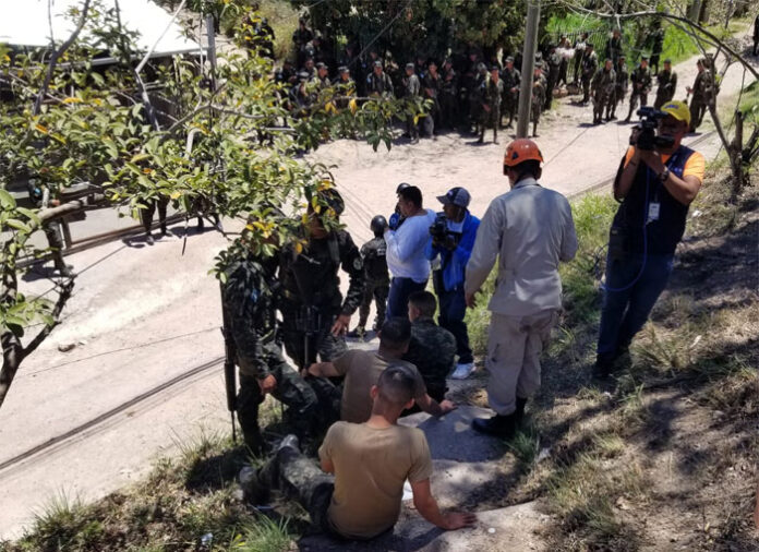 Varios militares heridos tras caer camión a hondonada en salida al oriente del país - Proceso ...