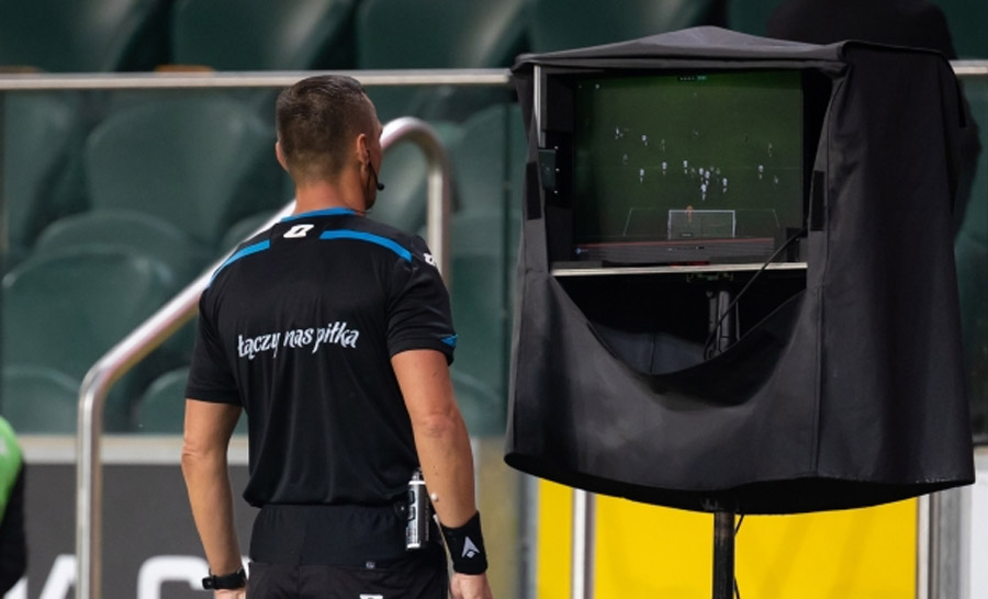 UEFA amplía el uso del VAR - Proceso Digital