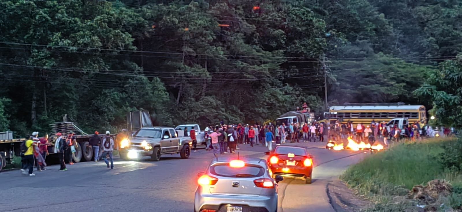 Tomada la carretera a la zona oriental a altura del municipio de ...