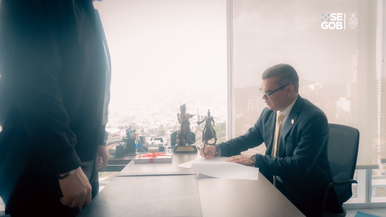 Juramentan a Alex Navas como secretario de SENAF - Proceso Digital