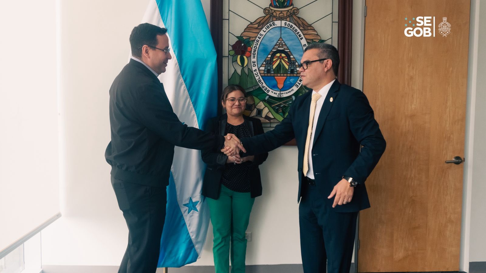 Juramentan a Alex Navas como secretario de SENAF - Proceso Digital